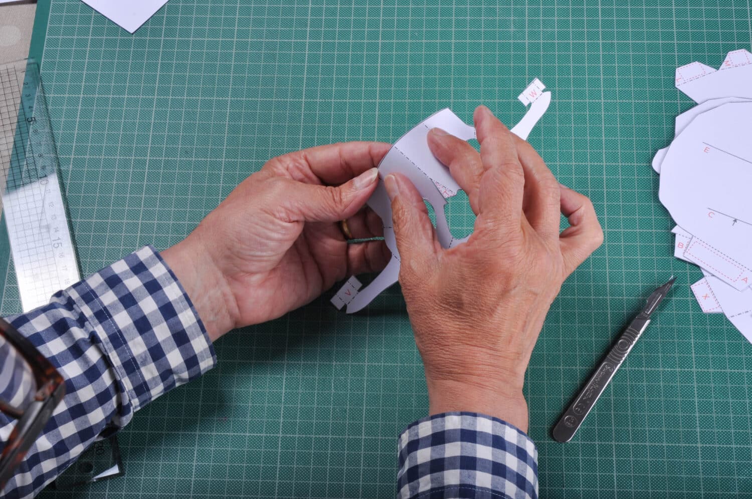 How to Make a Pop-Up Skull - Papersmyths